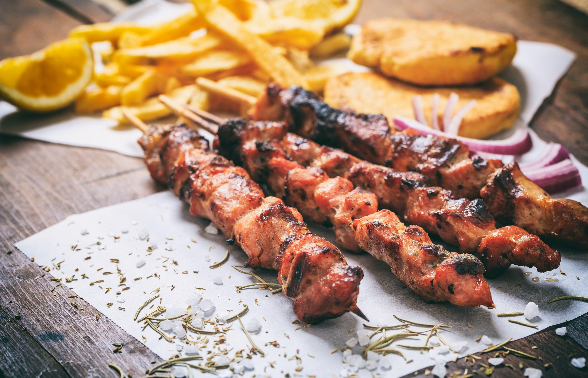 Από 29,90€: Πλήρες Μενού Τσικνοπέμπτης για 2 Άτομα από το «Μπακάλ»!