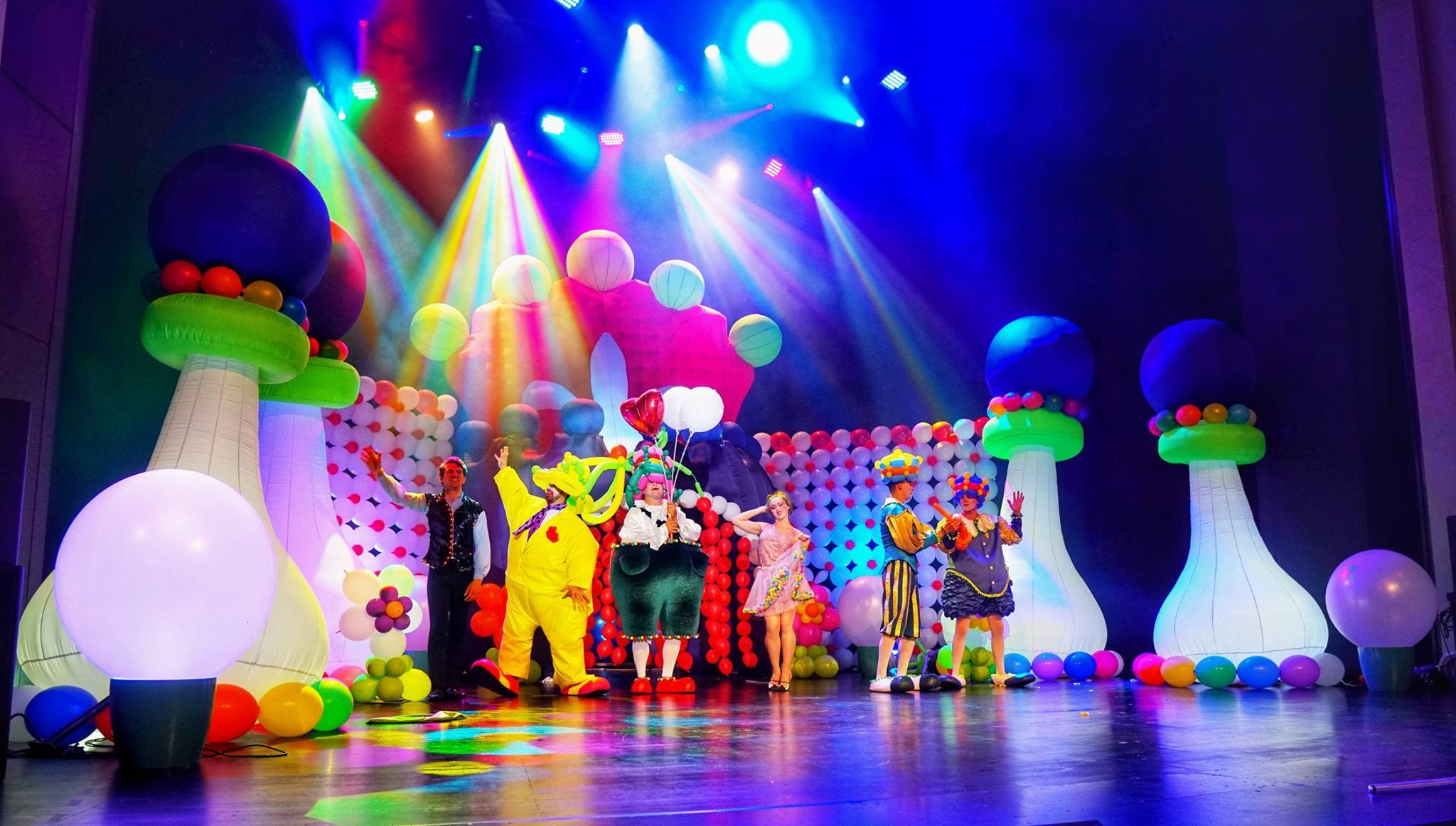 Από 15€: Πρωτοχρονιάτικη Παράσταση «Funny Balls Show», στο Κολοσσαίον!